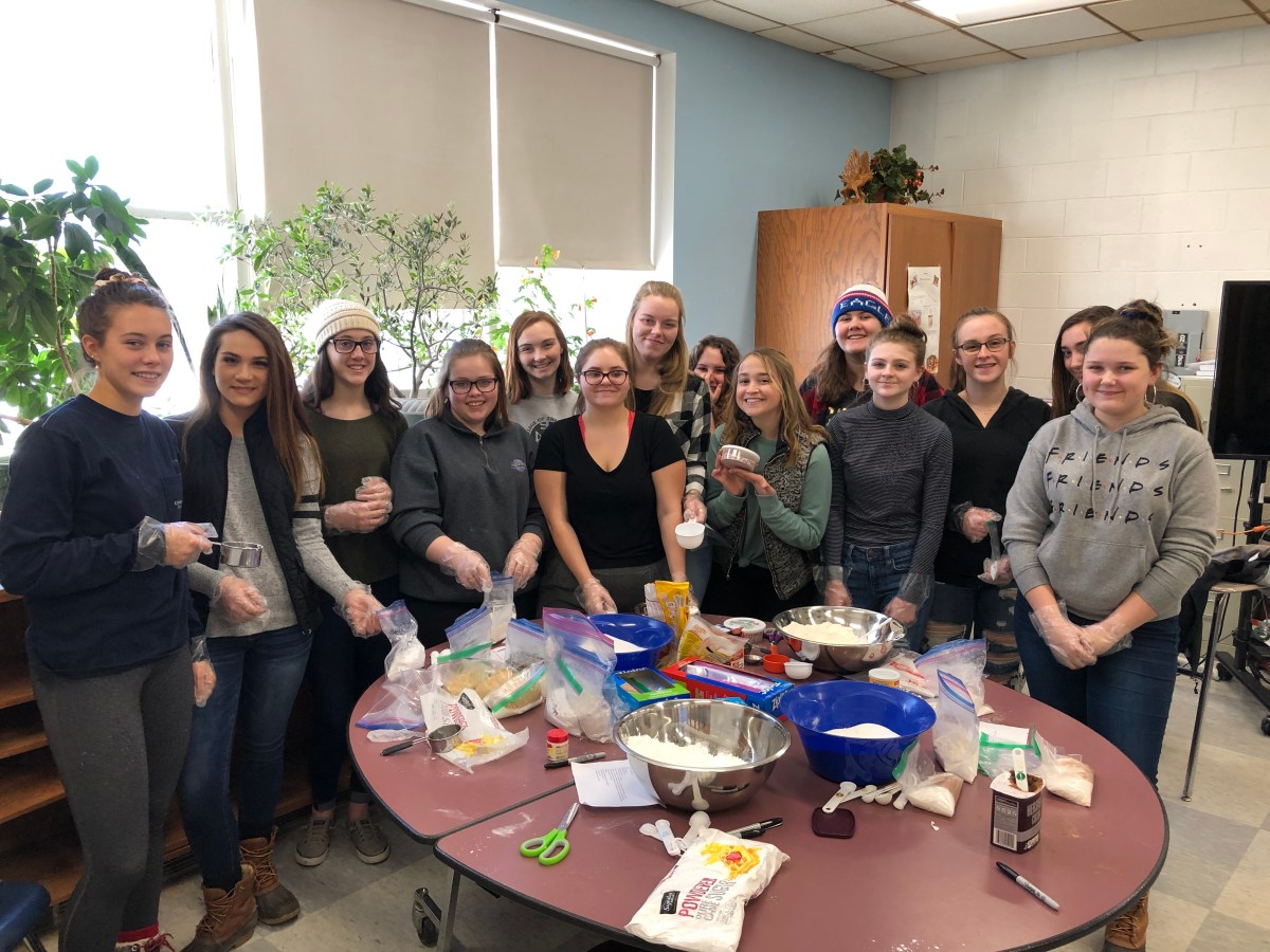 Greenhouse Club Holiday Project – RSU 18 Messenger